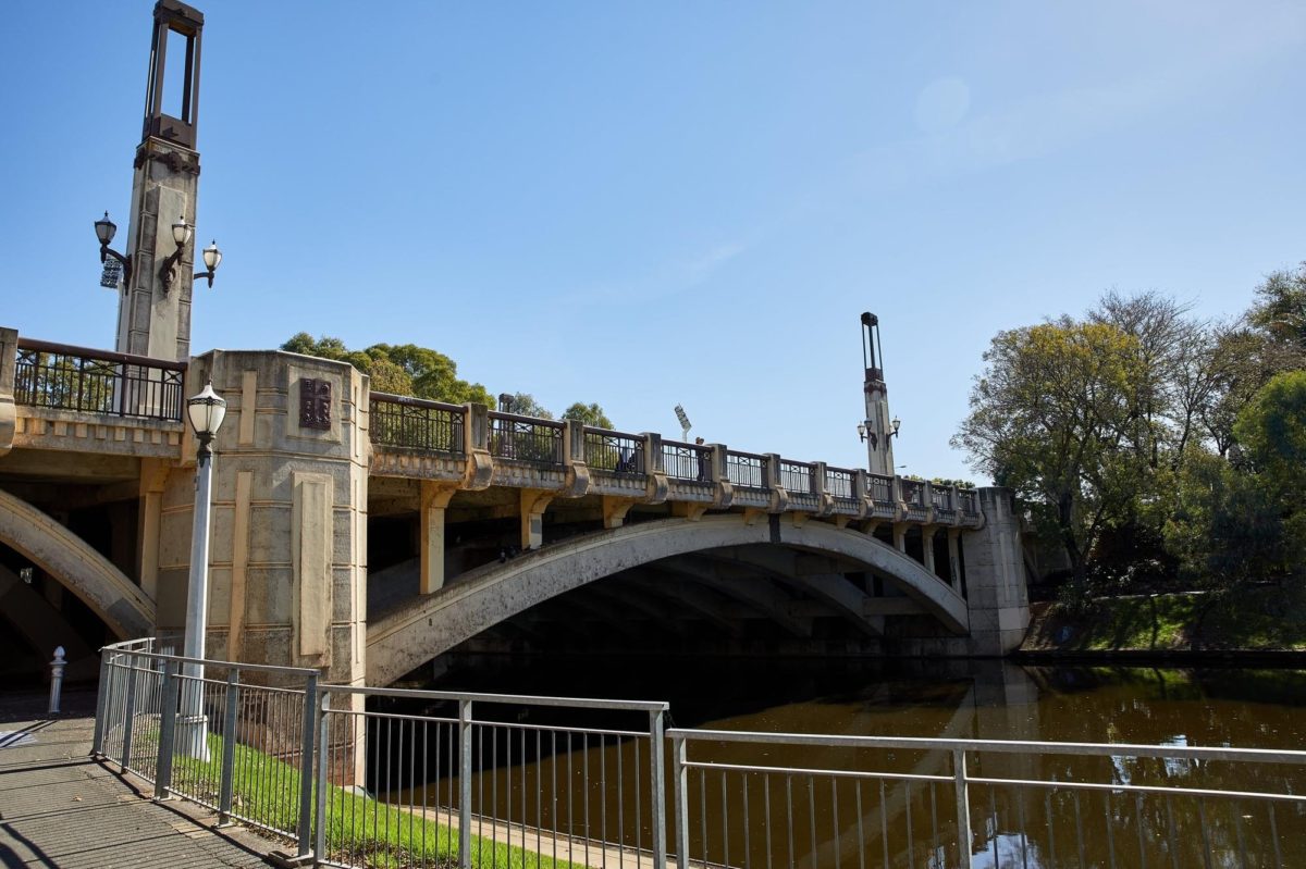 Adelaide Bridge over the River Torrens [Concrete Arch] - King William ...