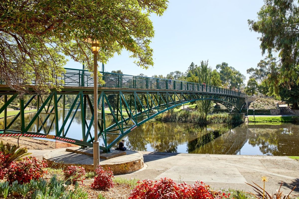 The University of Adelaide Footbridge [Metal Arch] - Park Lands ...