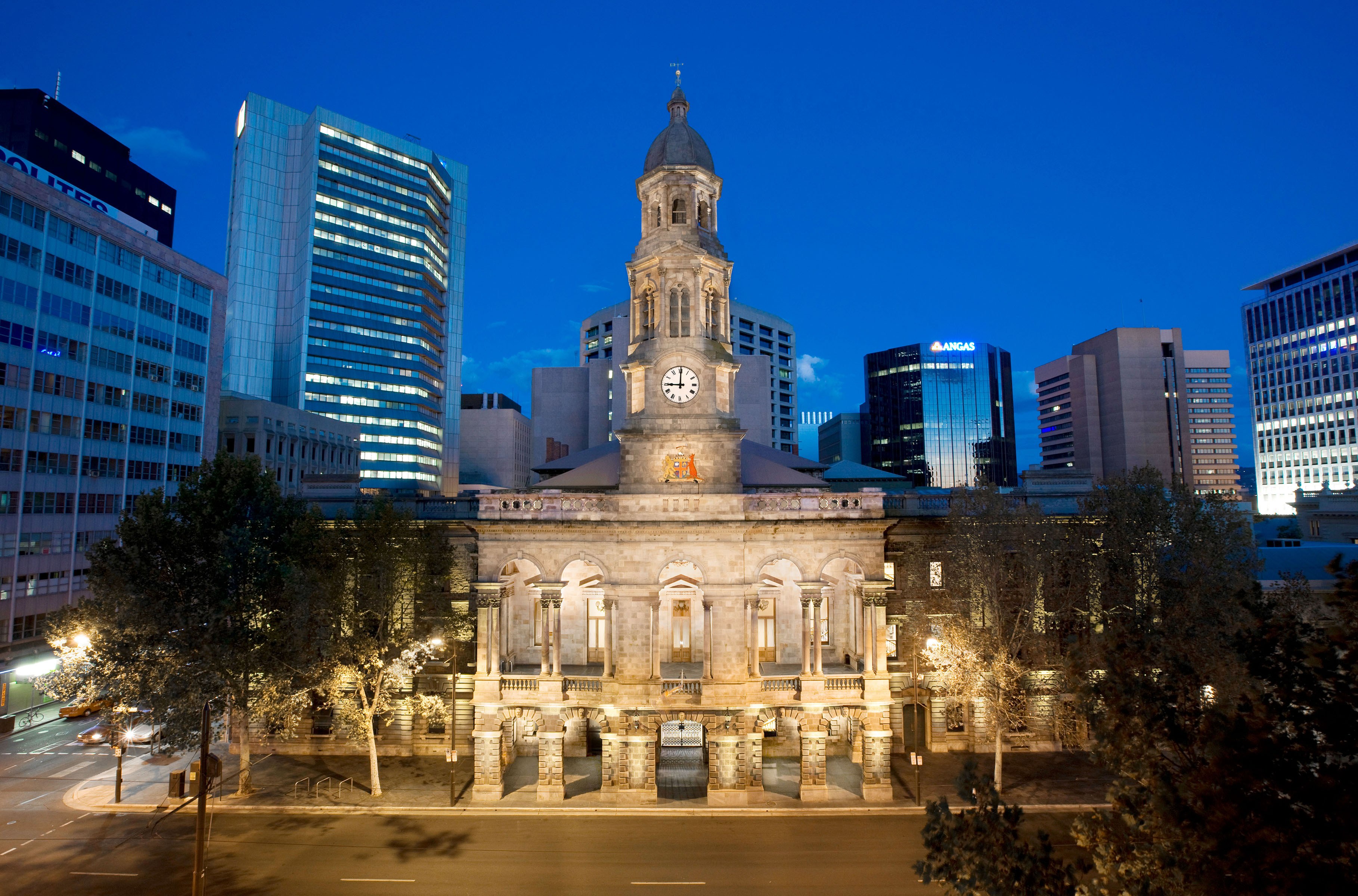 Adelaide to turn red, gold and blue to support Crows | Mirage News